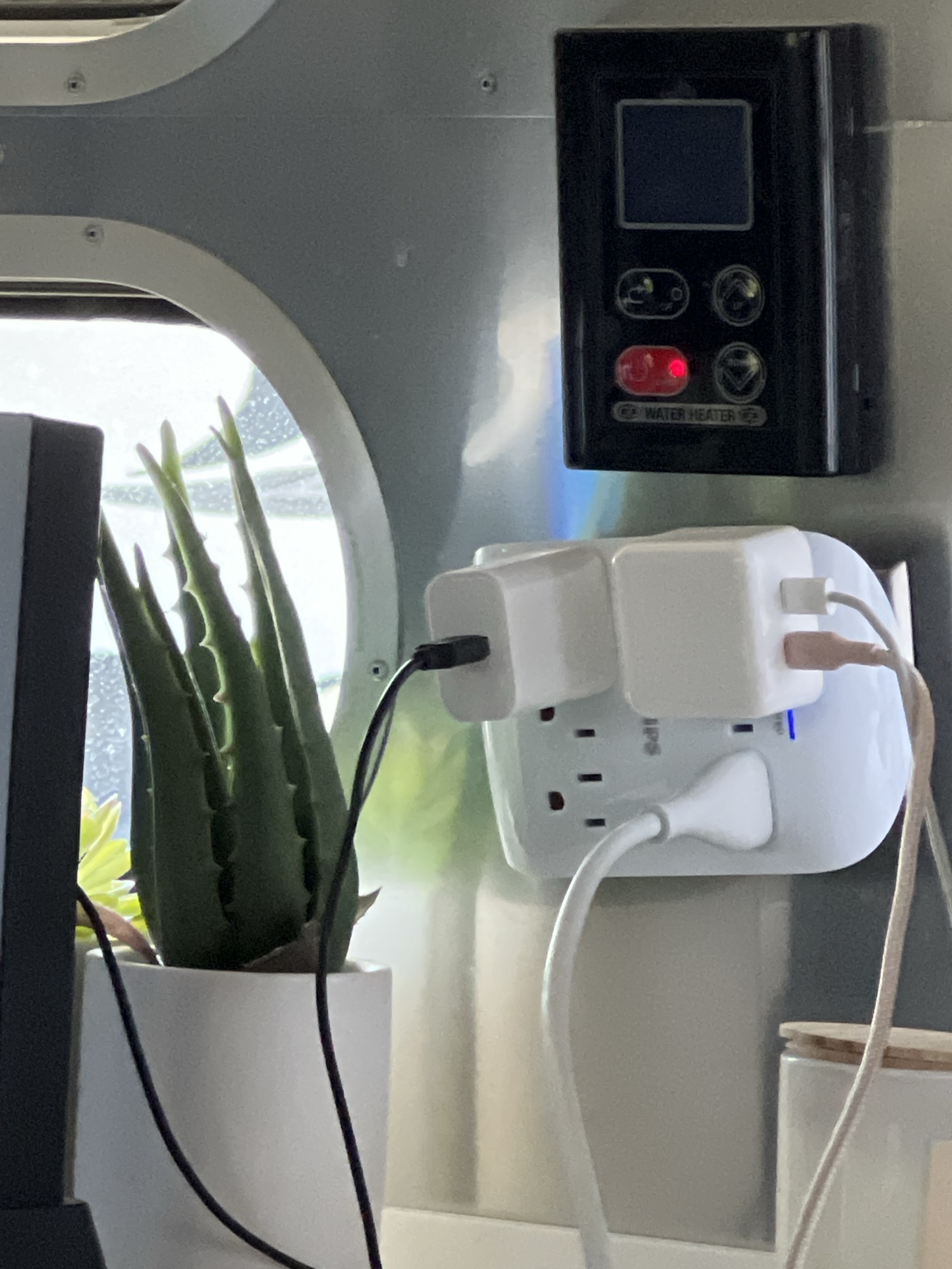 Multi-plug Outlet – Nomad Nexus